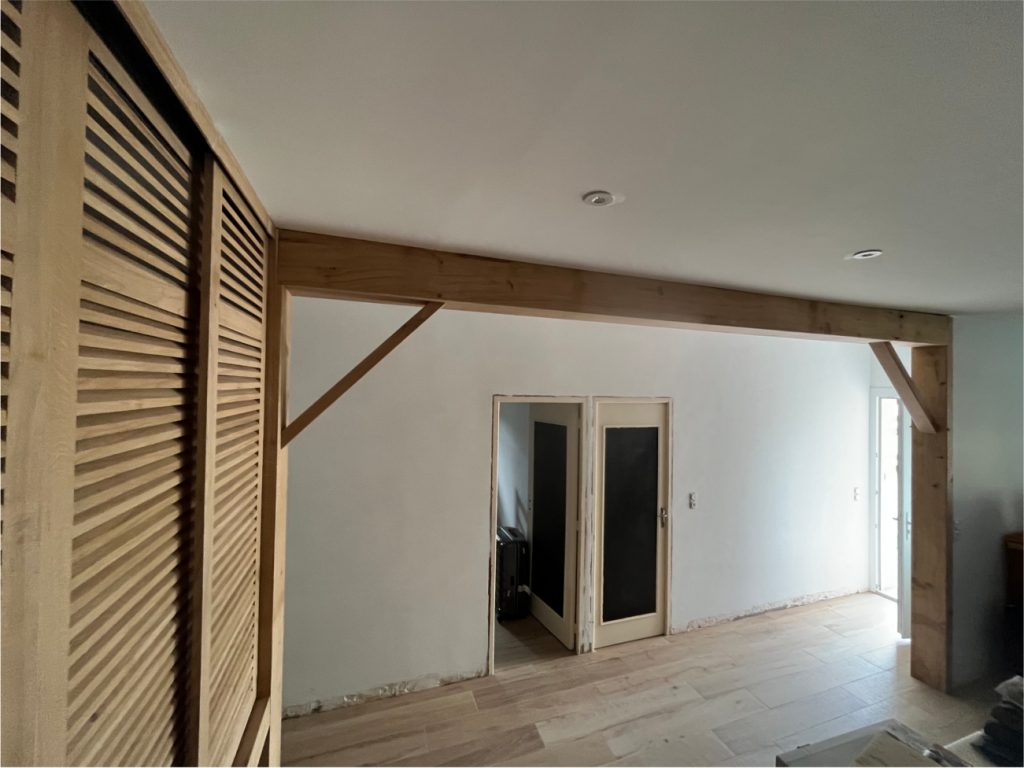 Habillage IPN et portes persiennes en chêne massif - AEF